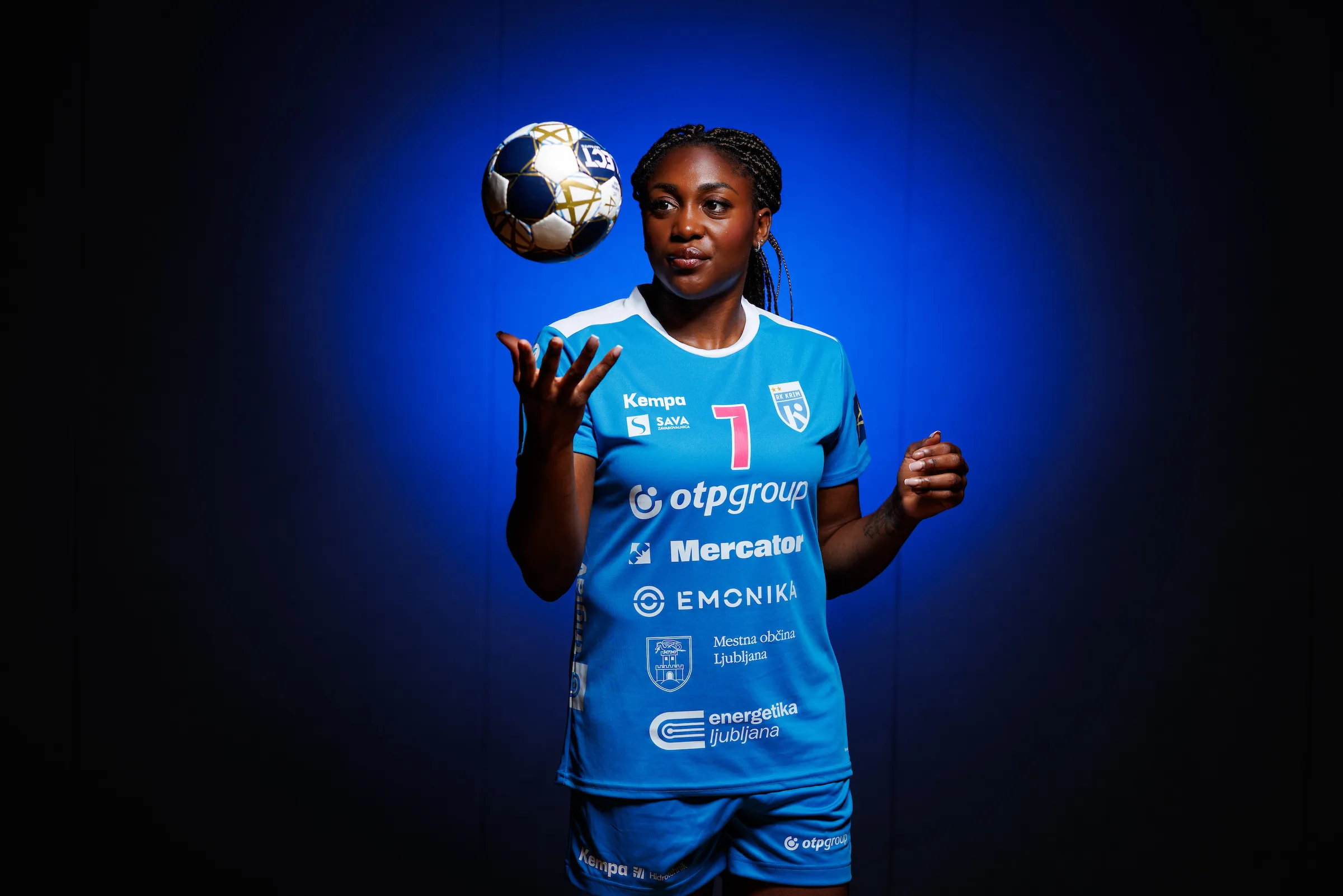 French handball star says her "head is a boiling pot during a game"