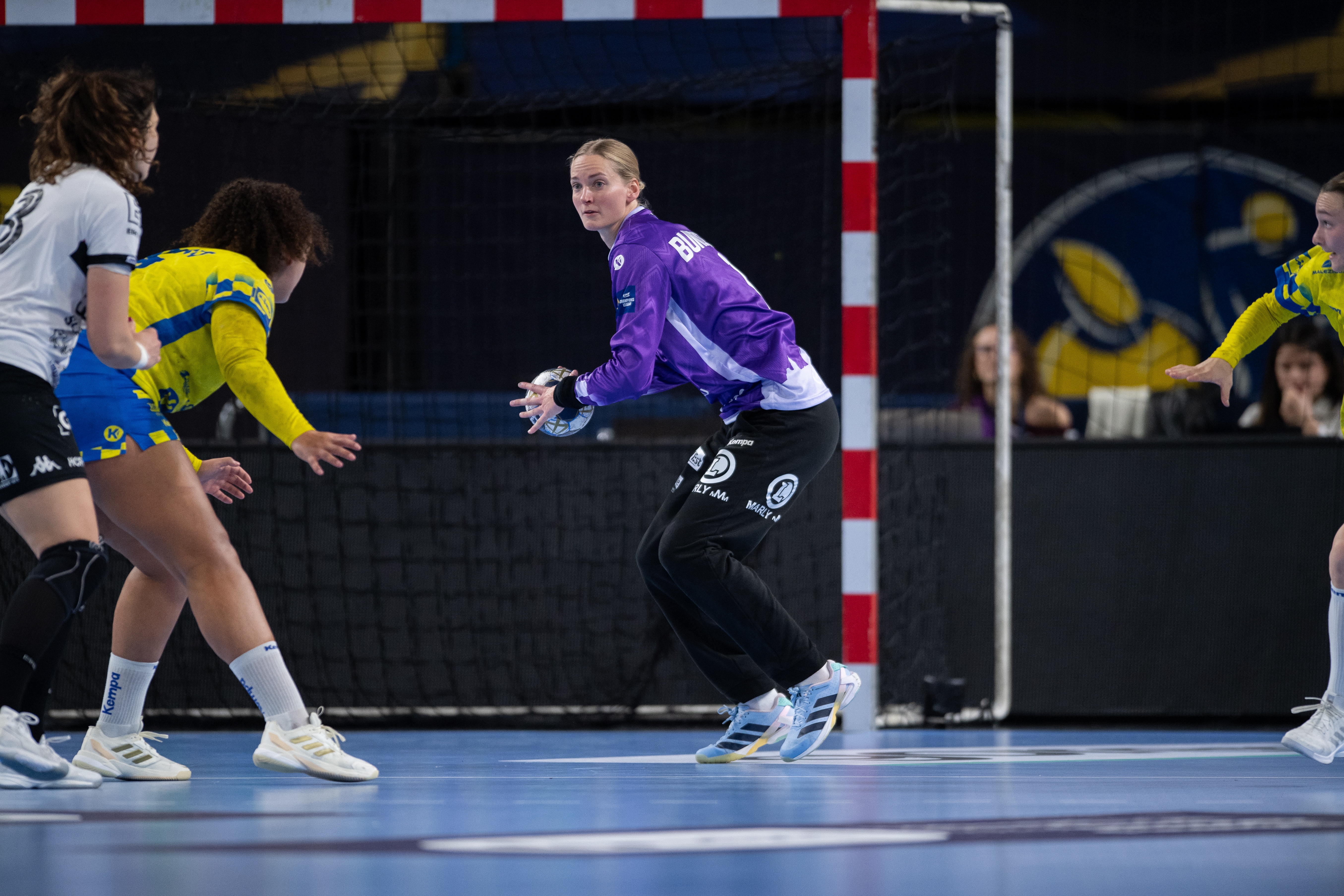 CL handball: How Metz goalkeeper Bundsen plays with the shooters