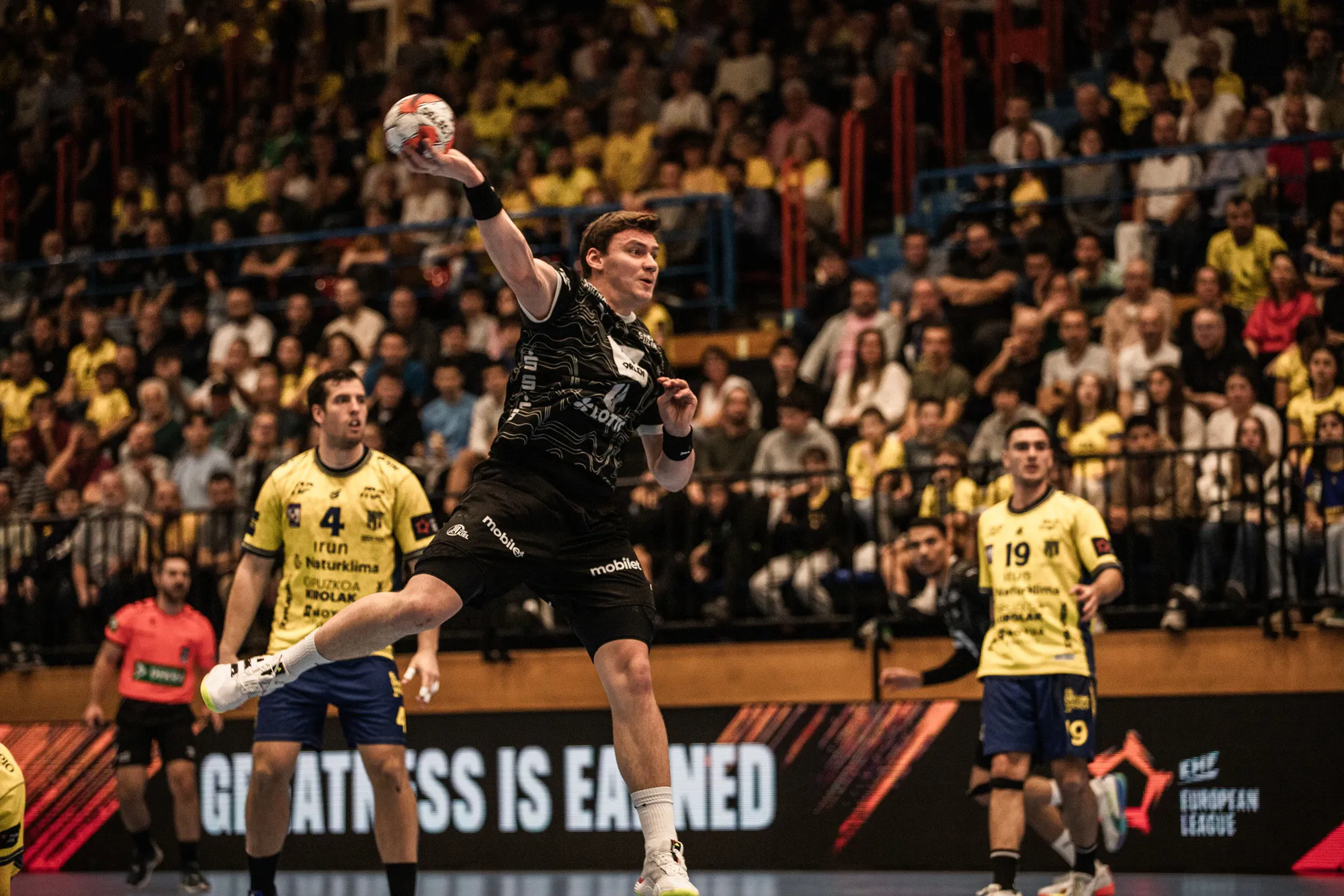 EL handball: Kiel, Flensburg first teams to reach knockout phase