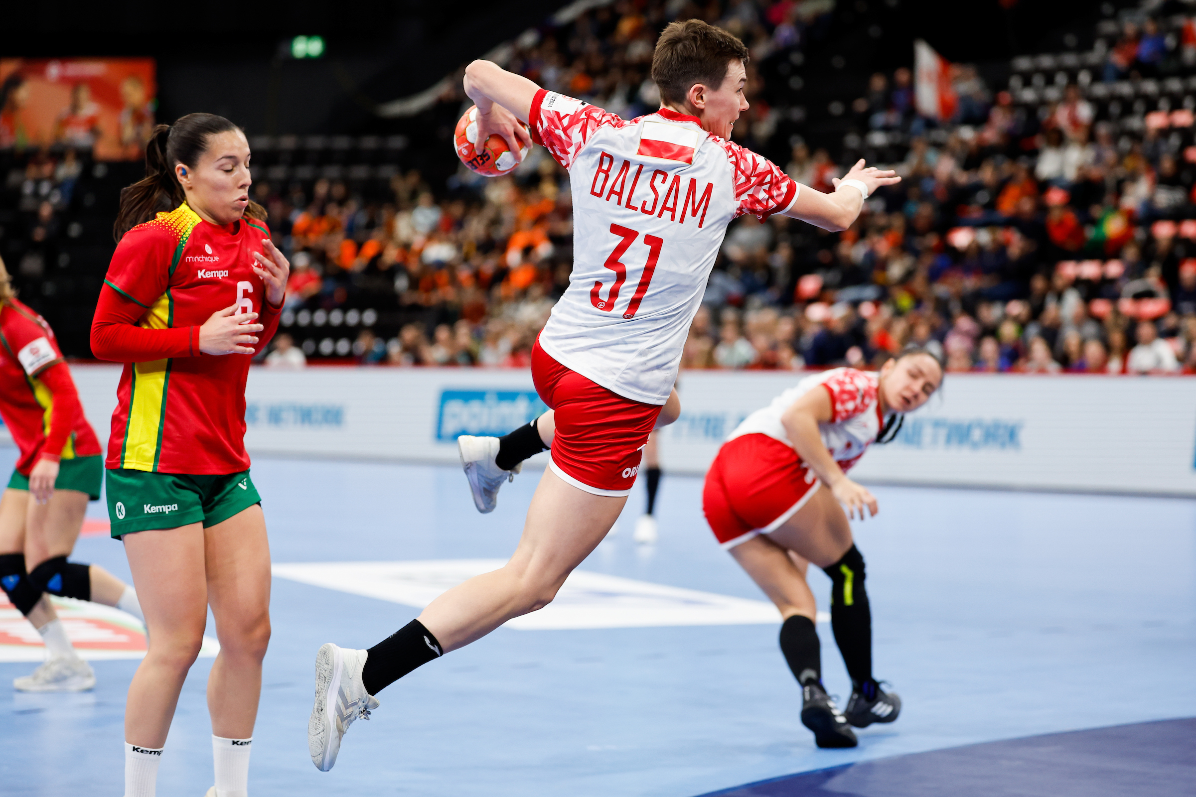 Last-minute win over Portugal sees Poland take first EHF EURO points