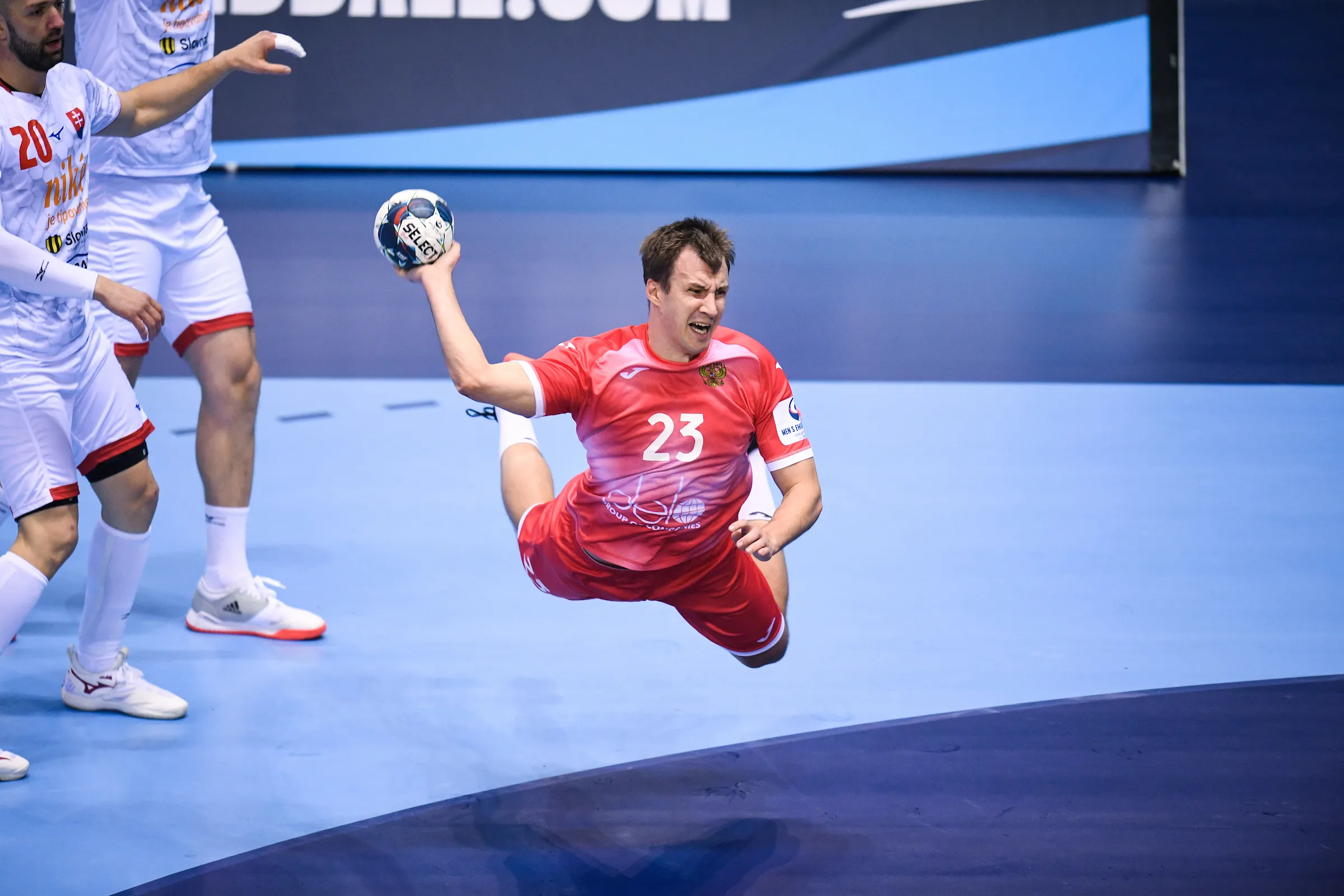 Russia secure top spot with clear win against Slovakia
