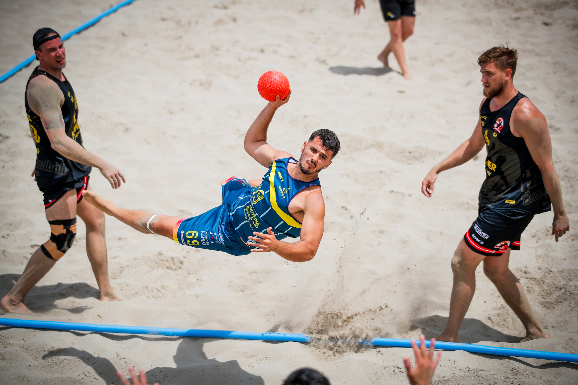 Favourites dominant on day one