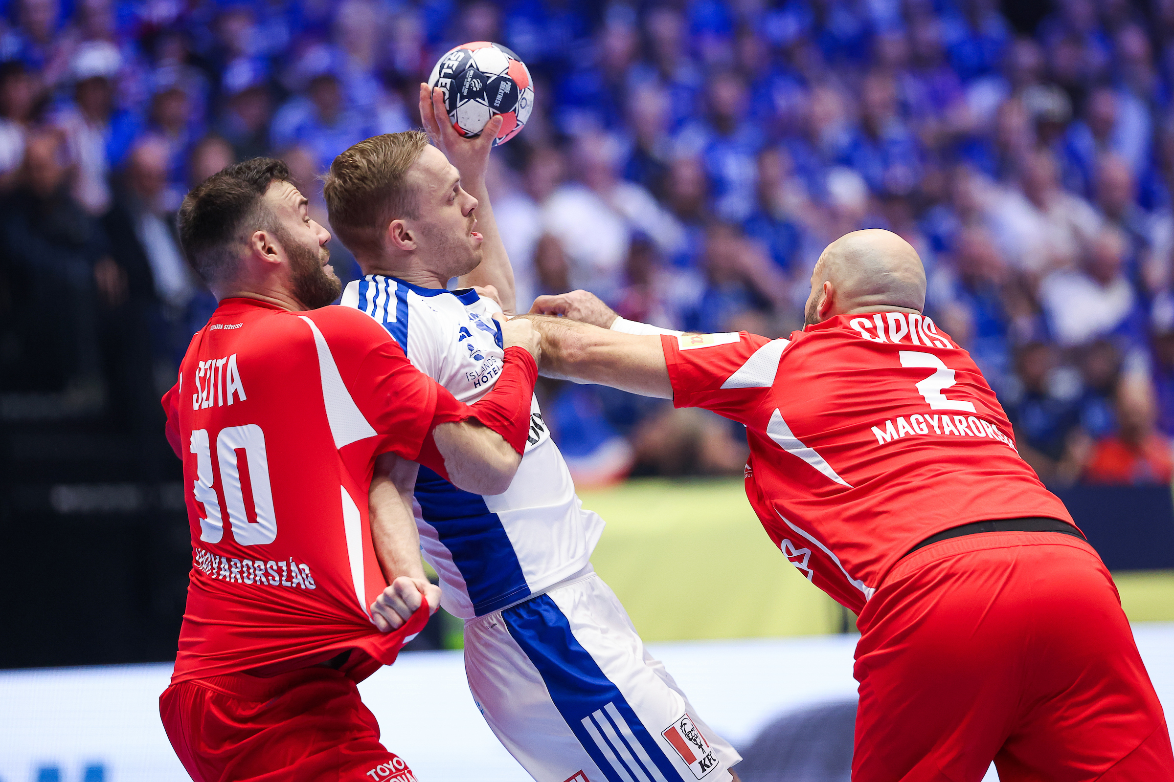 Handball: Hallgrímsson lifts Iceland past Hungary in group final