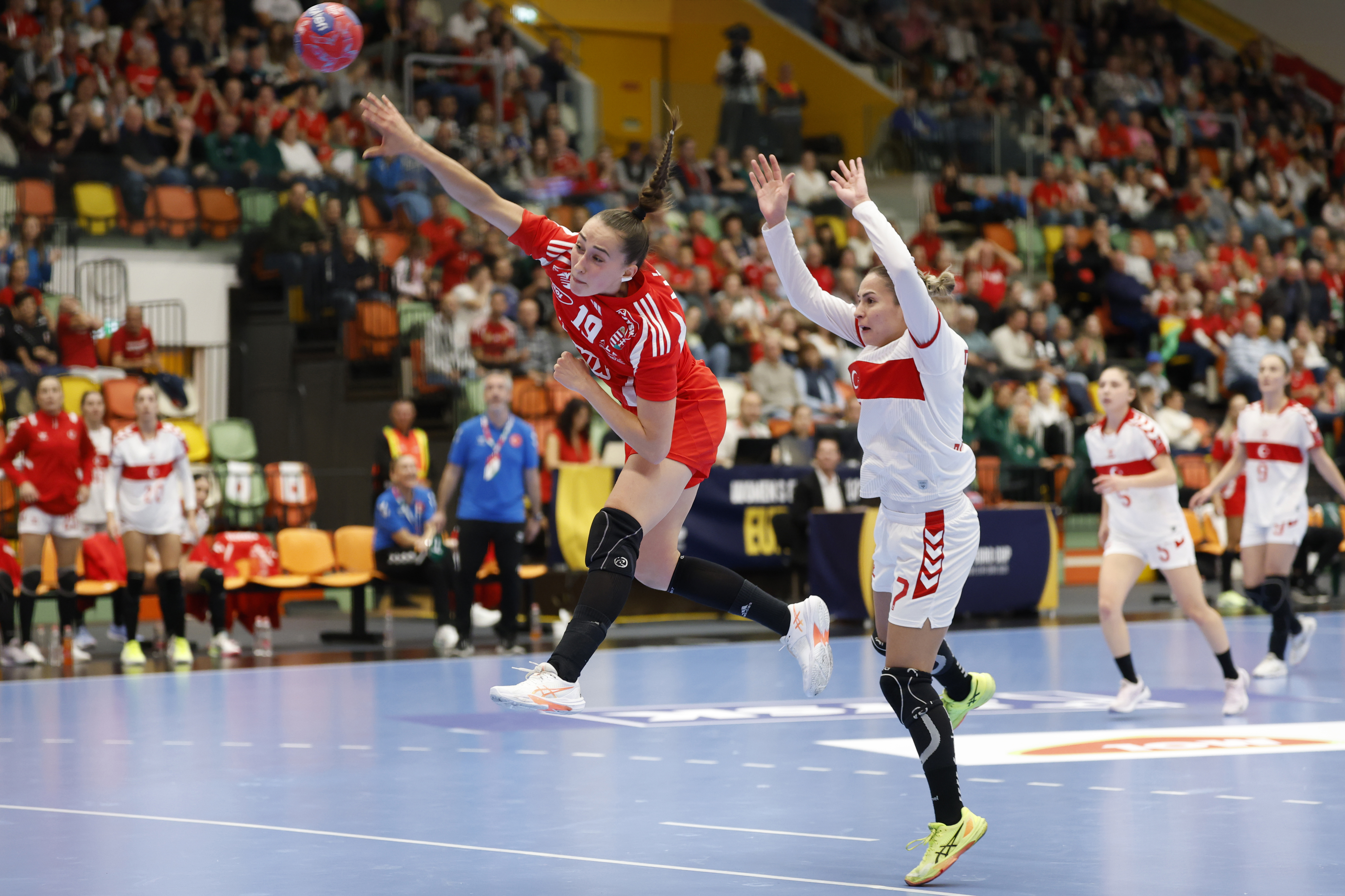 Handball: Poland and Hungary get first EURO Cup points with clear wins