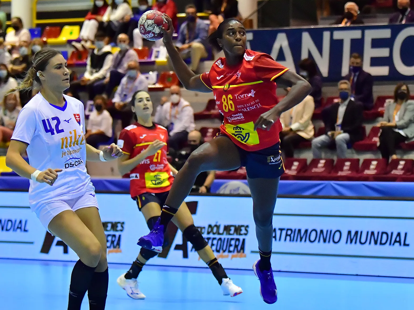 Victorious debut for new Spanish coach Prades