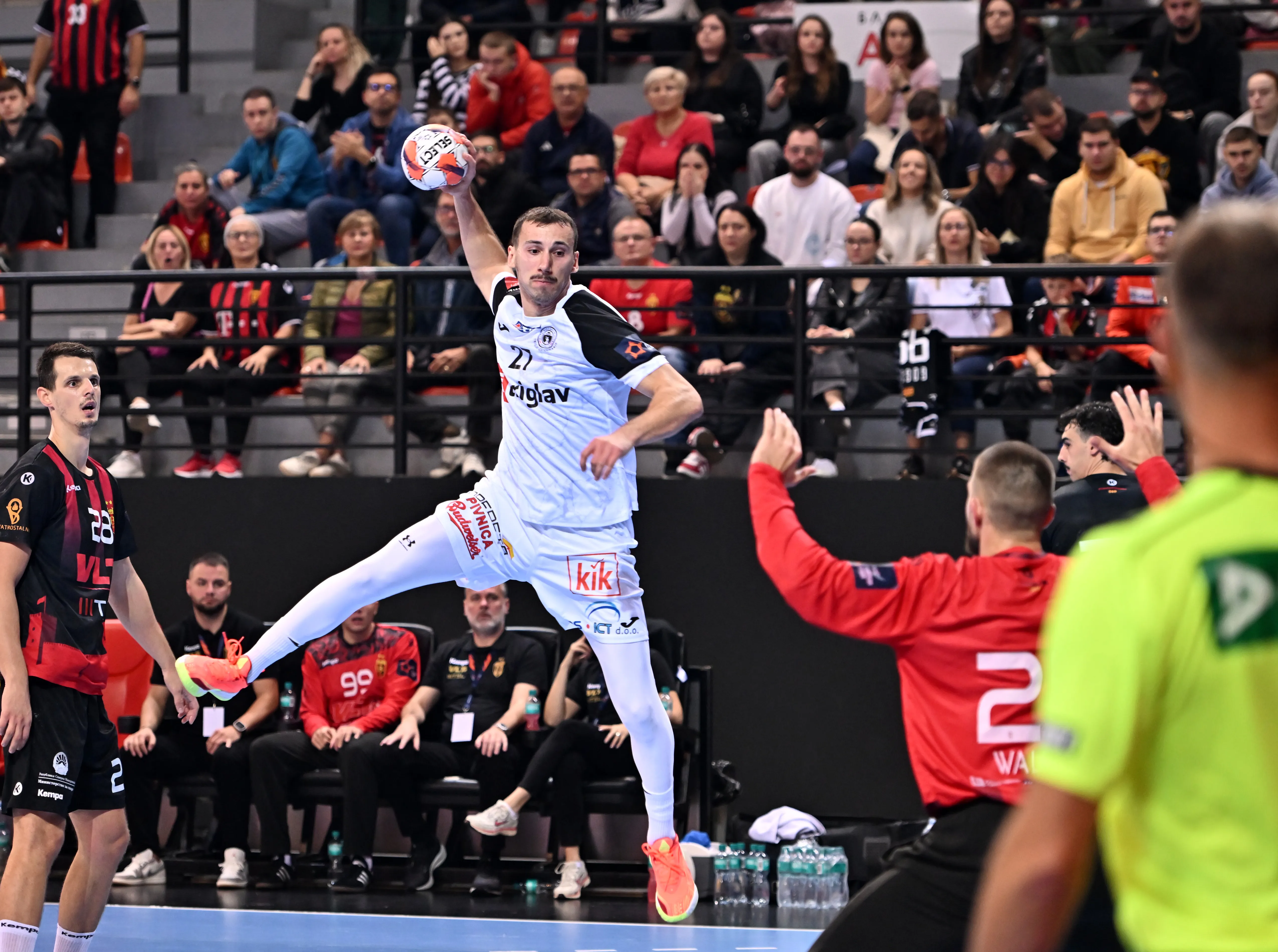 Top-of-table games headline penultimate European League group matches