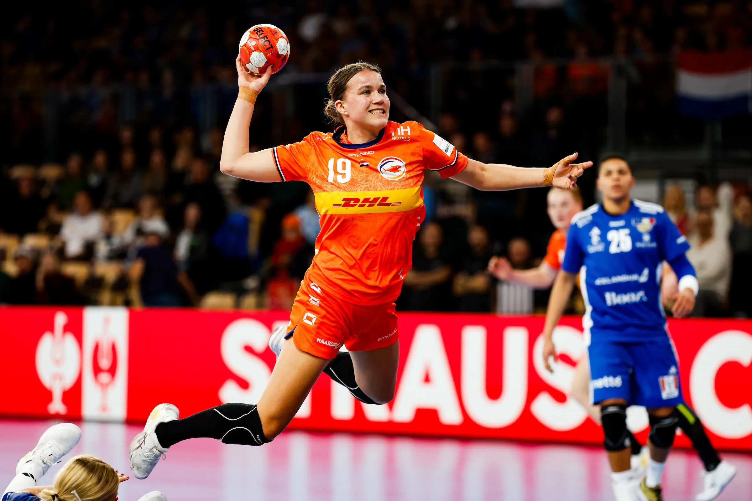 Netherlands almost caught out by Iceland in EHF EURO return